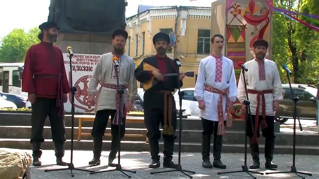 Пройдём мы, братцы, вдоль улицы