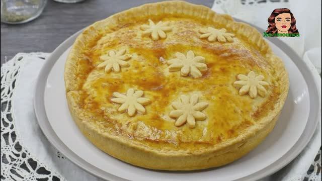 Закрытый пирог с яйцами и зелёным луком, из рубленого теста на сметане