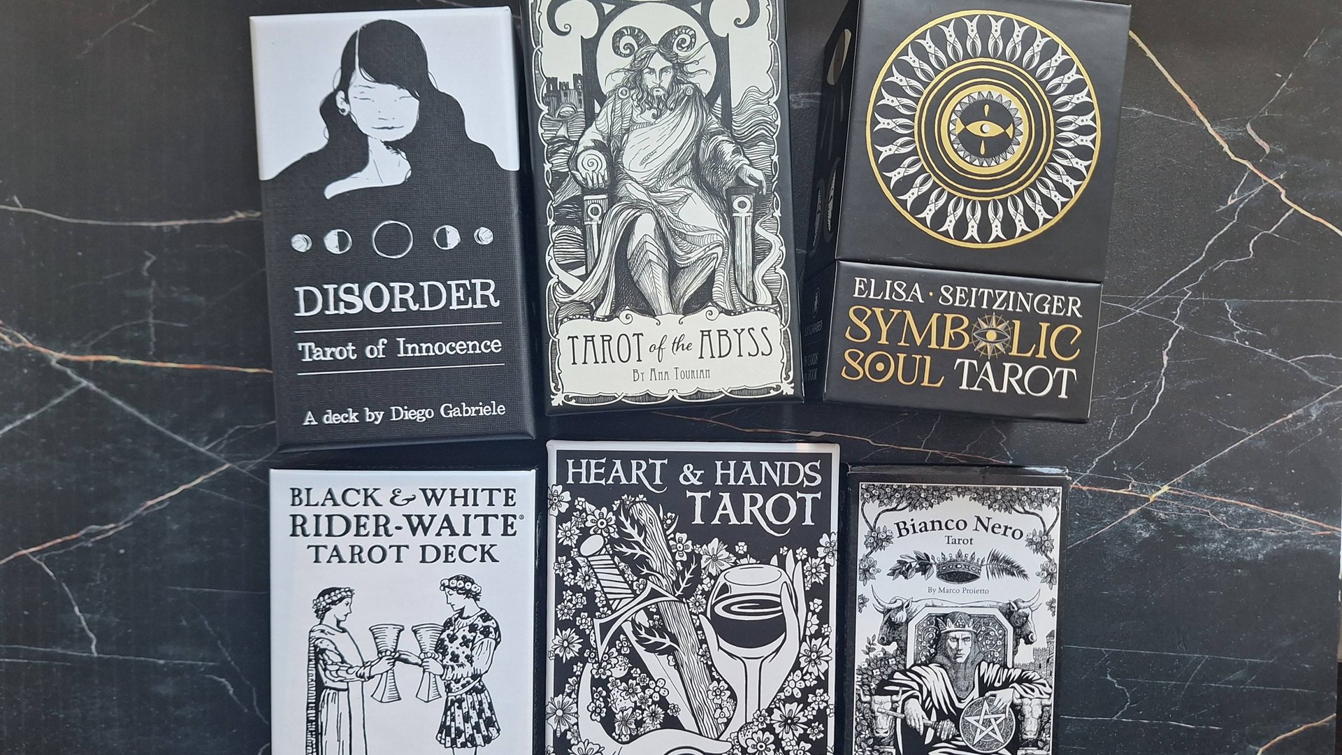 Какие выбрать? Черно-белые карты Таро от U.S. Systems и Lo Scarabeo ❤️ Карты Таро Уэйта