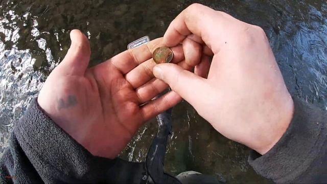 Немного покопали в ледяной воде с Nokta Legend