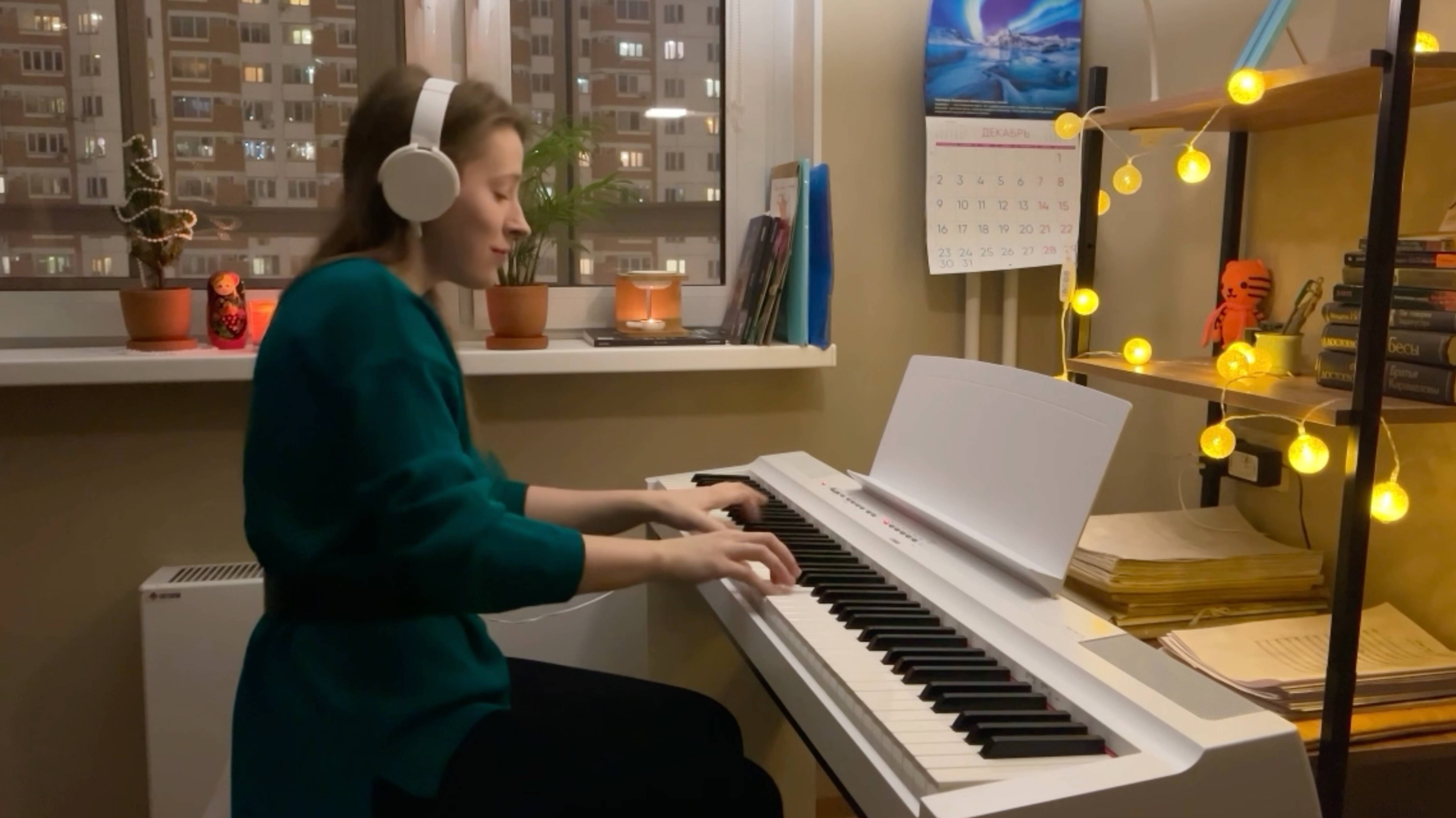 В.В. Богатырёв - "Новогодняя песня" из мультсериала "Маша и Медведь" (кавер-версия моя)