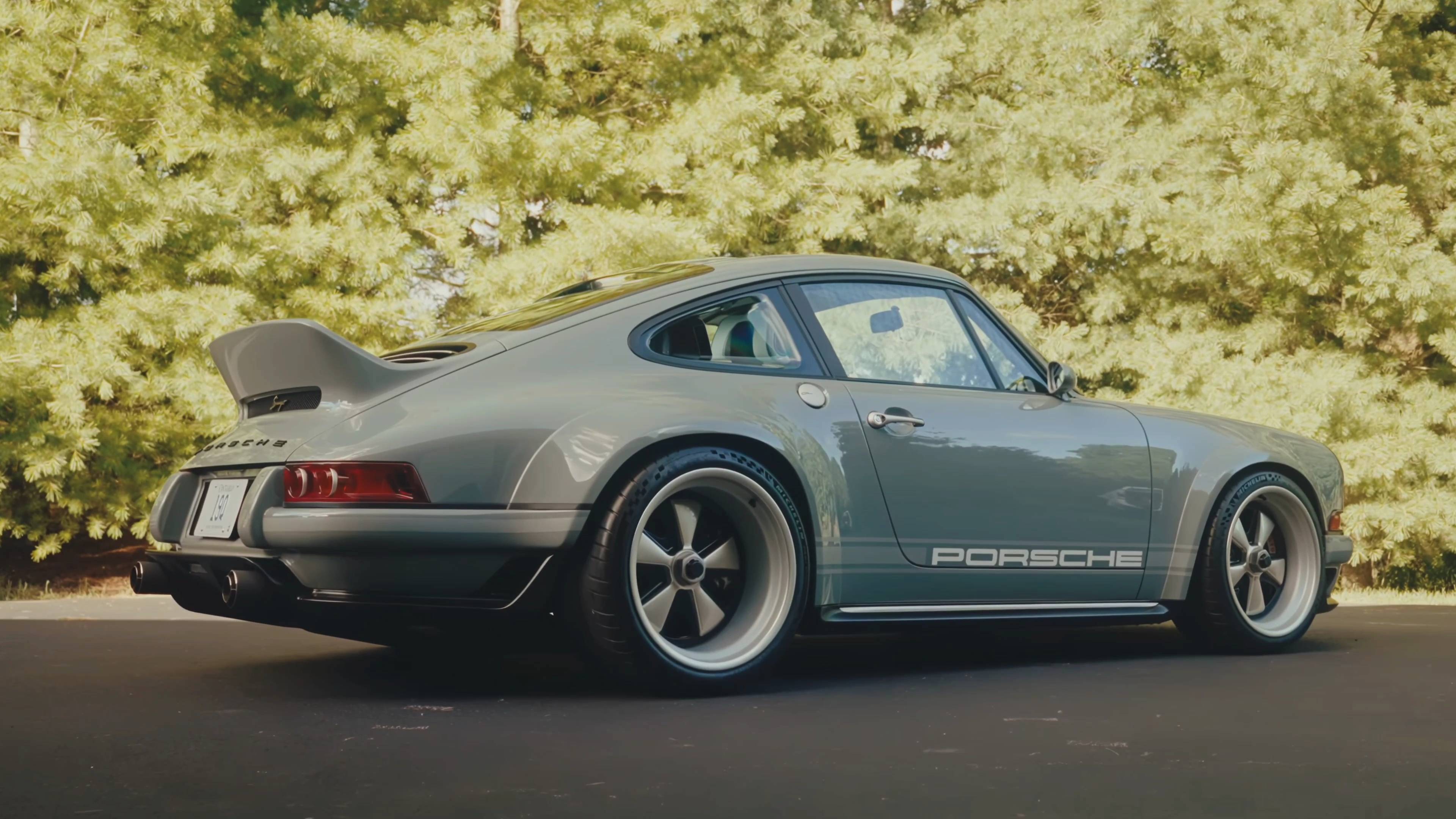 4K UHD - Porsche 911 Quartz