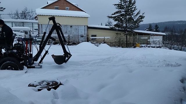Минипогрузчик экскаватор. В снежном плену