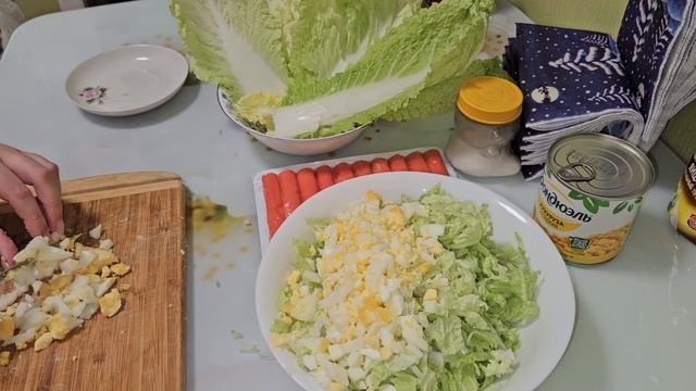 Крабовый салат с пекинской капустой