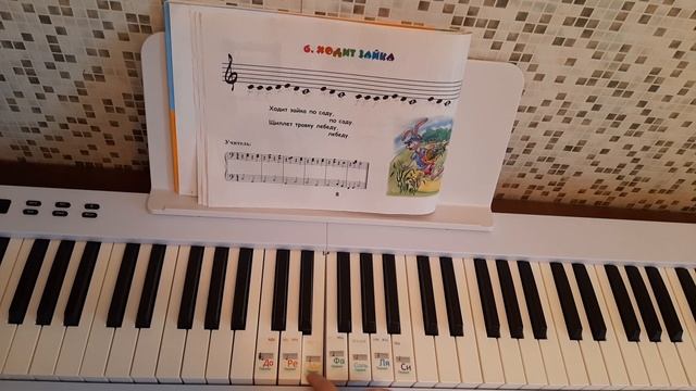 Игра по нотам фортепьяно 1 класс "Ходит зайка по саду..."- 1001 песенка