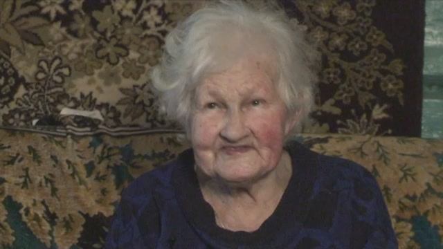 Бабуля ИЗ ДЕРЕВНИ В 90 лет читает стихи