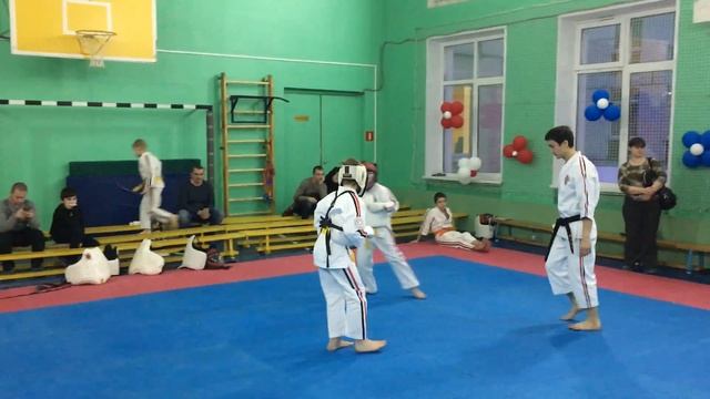 Открытый кубок ЮВАО 18.12.2016 Петр Рыбас (белый шлем) финал