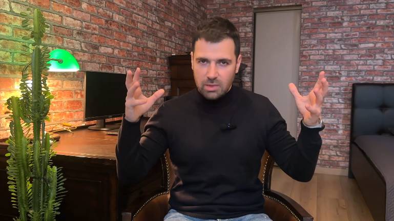 Как заставить женщину ДУМАТЬ о тебе?