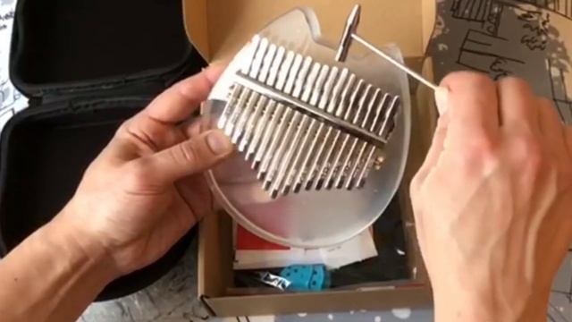 Распаковка калимбы - прозрачная котик, акрил.