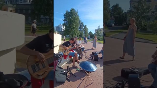 Музыкальный джем на набережной Петрозаводска