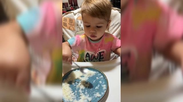 Йогурт и каша, отличный завтрак.