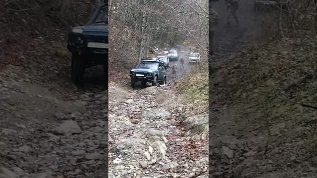 Поднялись по скалам на лебедке #offroad #горы #automobile #mud #природа #нива #4wd #бездорожье