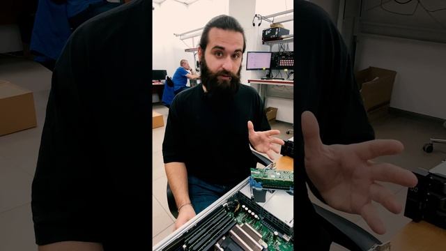 PCIe слоты — это про будущее.