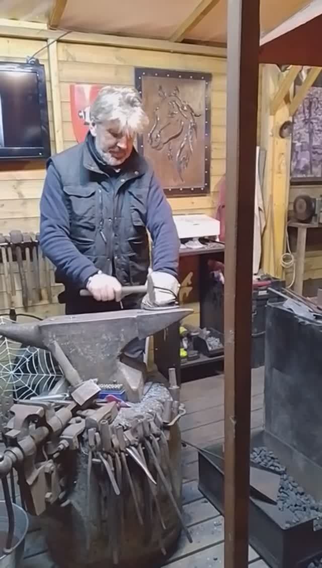 Чем он занимается сейчас КУЗНЕЦ