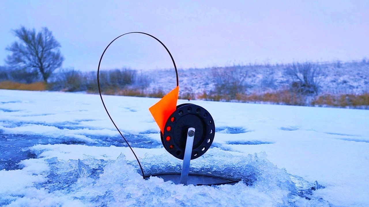 Поставили ЖЕРЛИЦЫ на ЩУКУ! Взял БАЛАНСИР и РАТТЛИН ну и пошёл портить лёд! ПЕРВЫЙ ЛЁД!!!