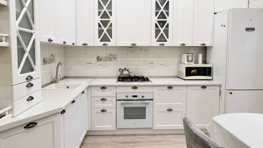 Цена квартиры в Геленджике 27 млн.р. Квартира расположена  в ЖК "Черноморский" на улице Крымской.