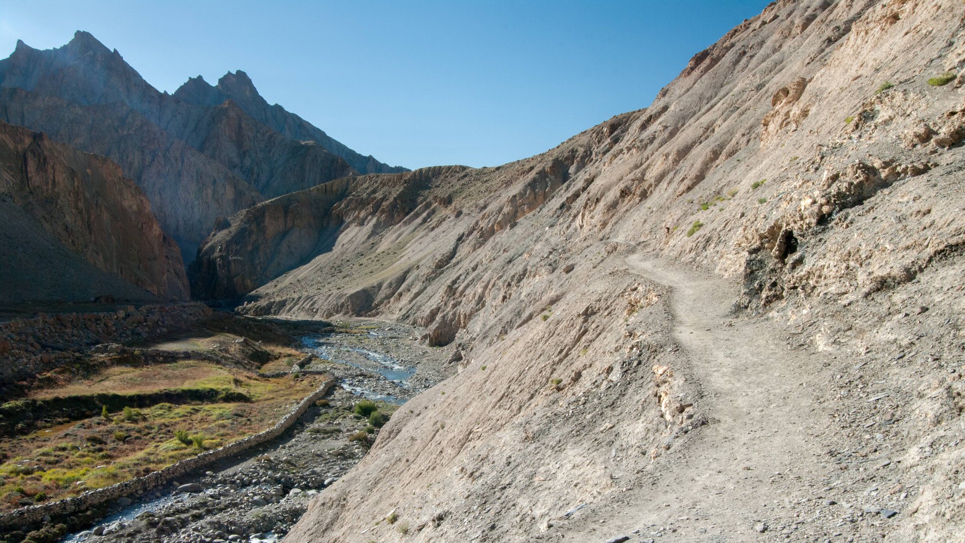 Спуск с перевала Конгмару ла, 5266 м + ущелье реки Марха