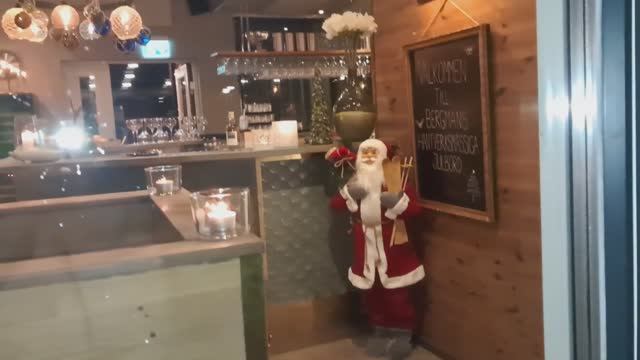 Попьем glögg (горячий рождественский напиток) в вигваме и позаглядываем в окна дорогого ресторана