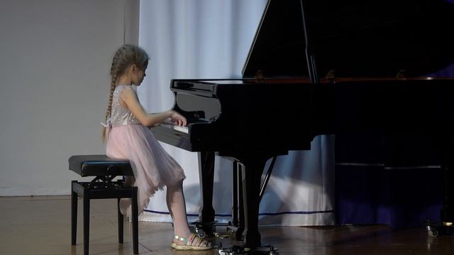 Чернова Полина - К.Черни Этюд; Д.Кабалевский "Кто переспорит"