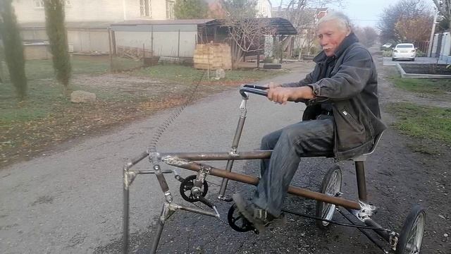 Конь педальный с улучшенным управлением