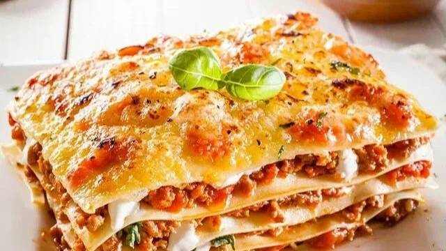 Лазанья с мясом и грибами.