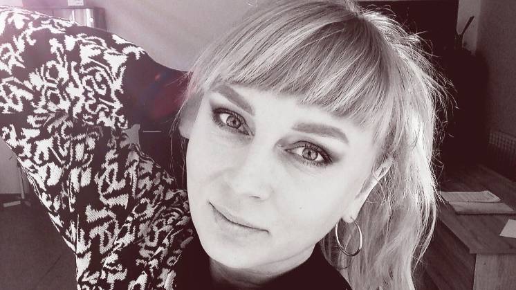 Надежда Меньших  "С днём рождения, доченька!" (слова Ирины Скибиной, музыка Сергея Захаренко)