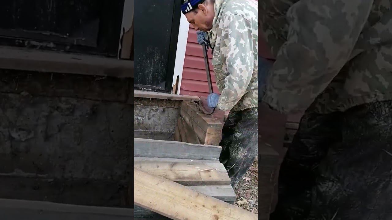 На работе, уменьшаем ступеньки, дверь не открывается.