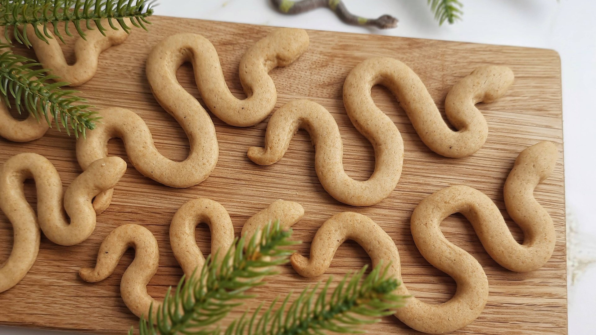 Мягкие имбирные пряники «Змейки» на Новогодний стол 2025