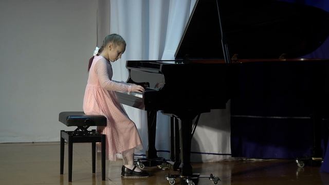 Глазкова Ксения - К.Черни Этюд; П.Чайковский Полька из цикла "Детский альбом"