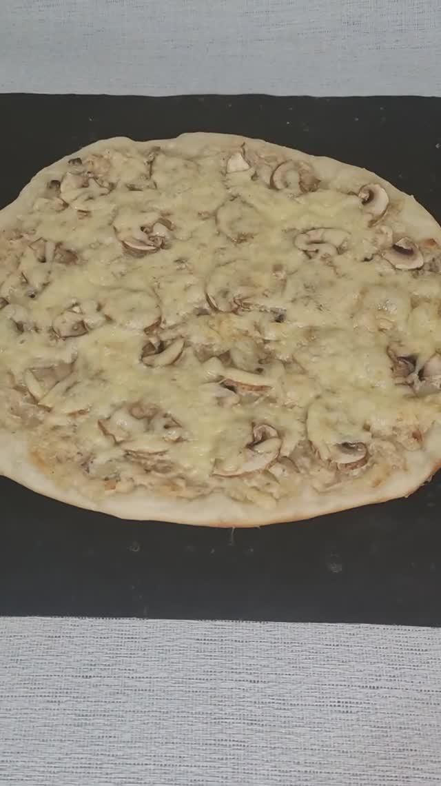 Пицца с грибами