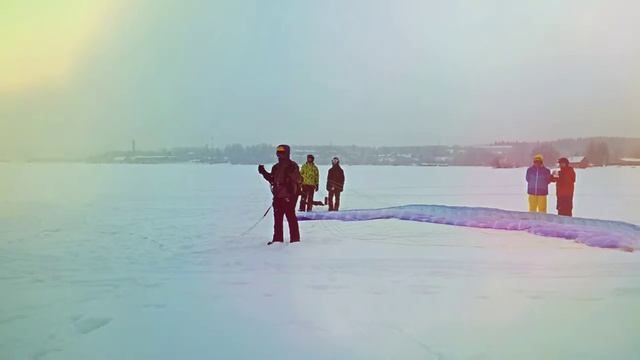 Парапланы выручают,  если кайты не летают.)