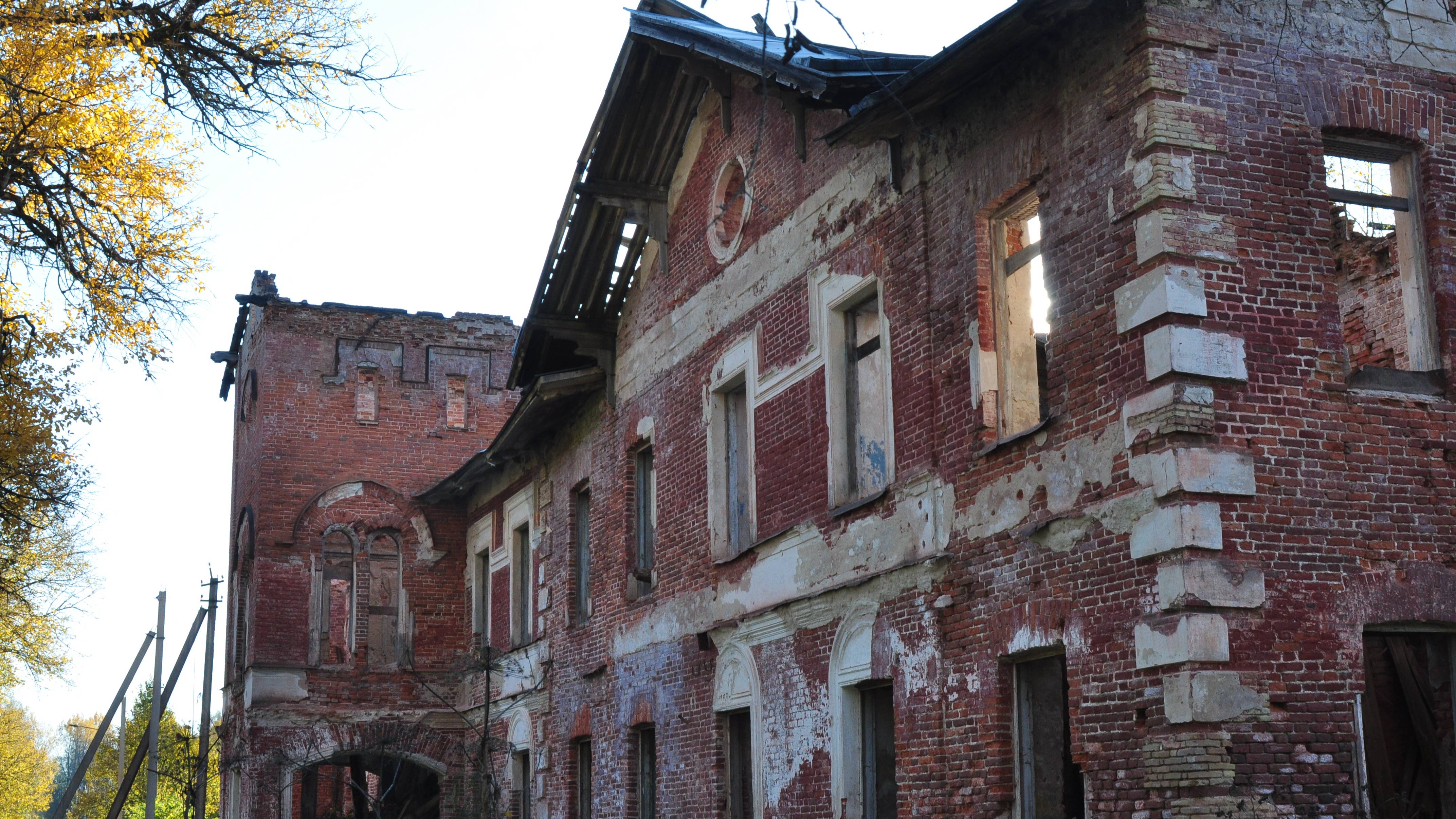 Мыза Редкино, одно из наиболее сохранившихся разрушенных купеческих хозяйств