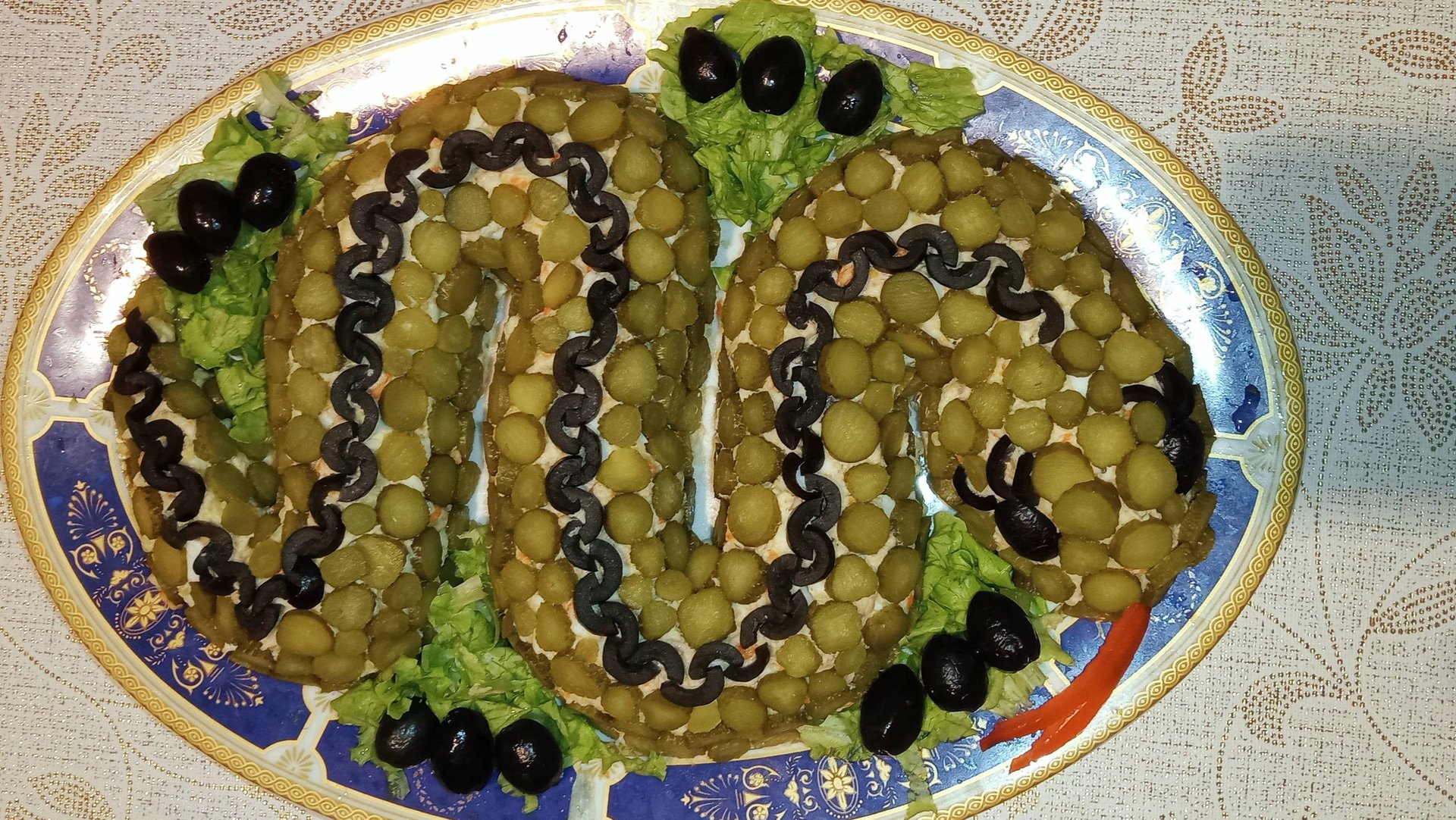 Новогодний салат 🐍 Змея с горбушей