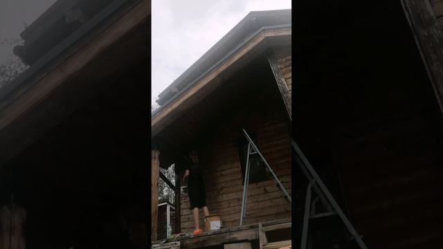 Начало второго этапа покраски дома. Грунт.