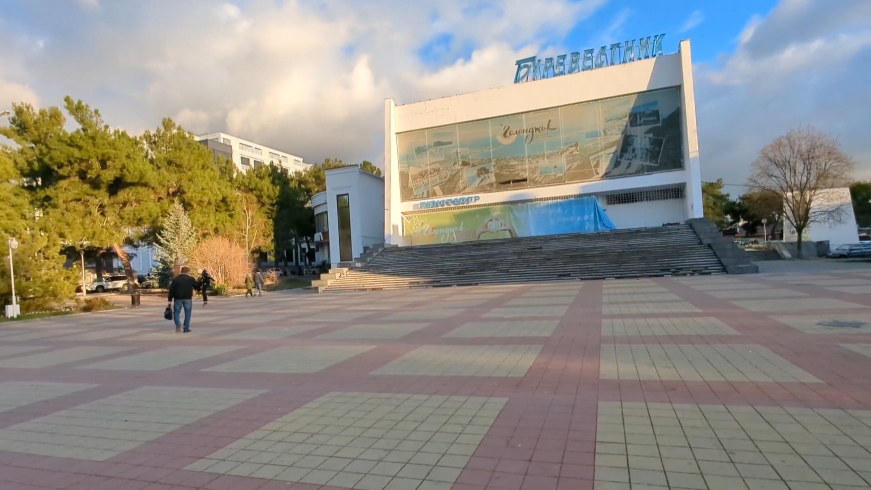 Геленджик, улица Ленина зимой, Кинотеатр Буревестник, пиццерия 1990, площадь, где были фонтаны,19.12