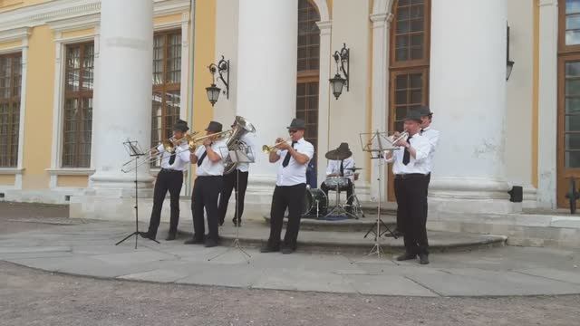 песня "Only You" - оркестр Модерн