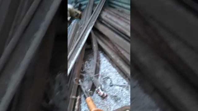 Загрузились рельсами.