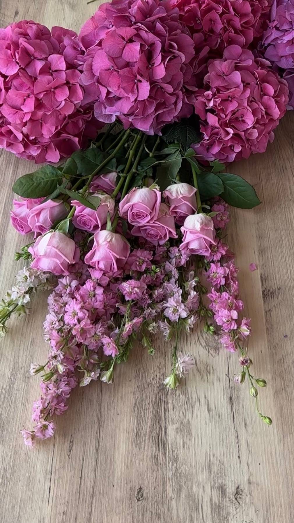 Цветы: Как красиво упаковать букет из роз и гортензий своими руками легкий способ: мастер-класс