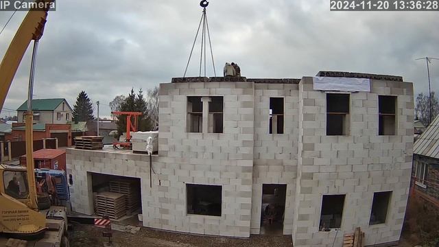 Монтаж плит перекрытия второго этажа в завершение строительного сезона 2024 г