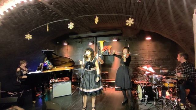 «Manchester et Liverpool» / Marie Laforet over группы "Елисейские поля"