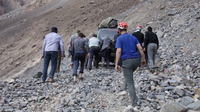 По Язгулемскому хребту