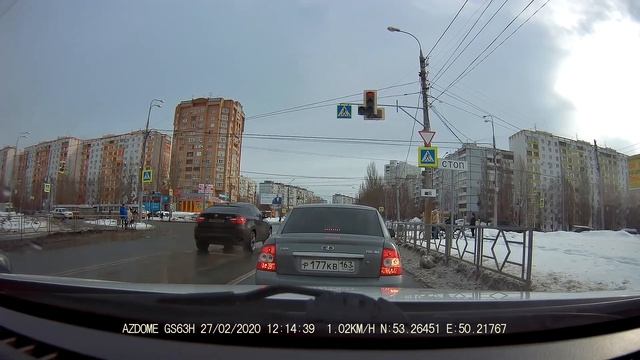 Странный проезд на красный