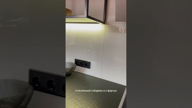 Стеклянный фартук на кухне  #интерьер #стеклянная  #дизайнинтерьера  #дизайн