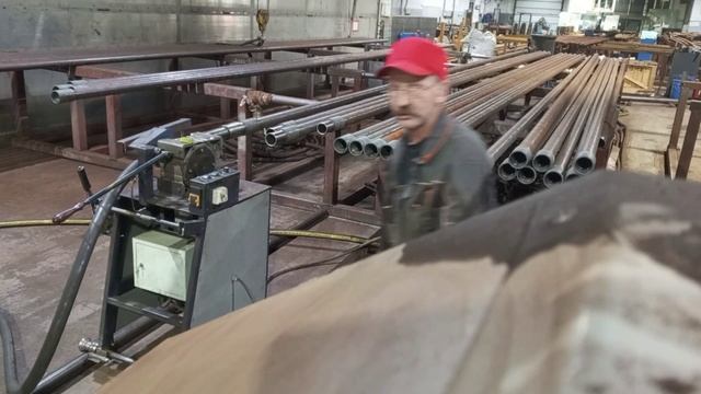 Работа пескоструйщика - дробеметчика.