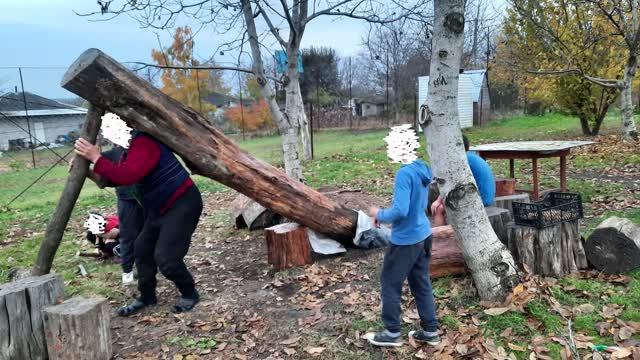Продолжение строительства круглой беседки, установка столба