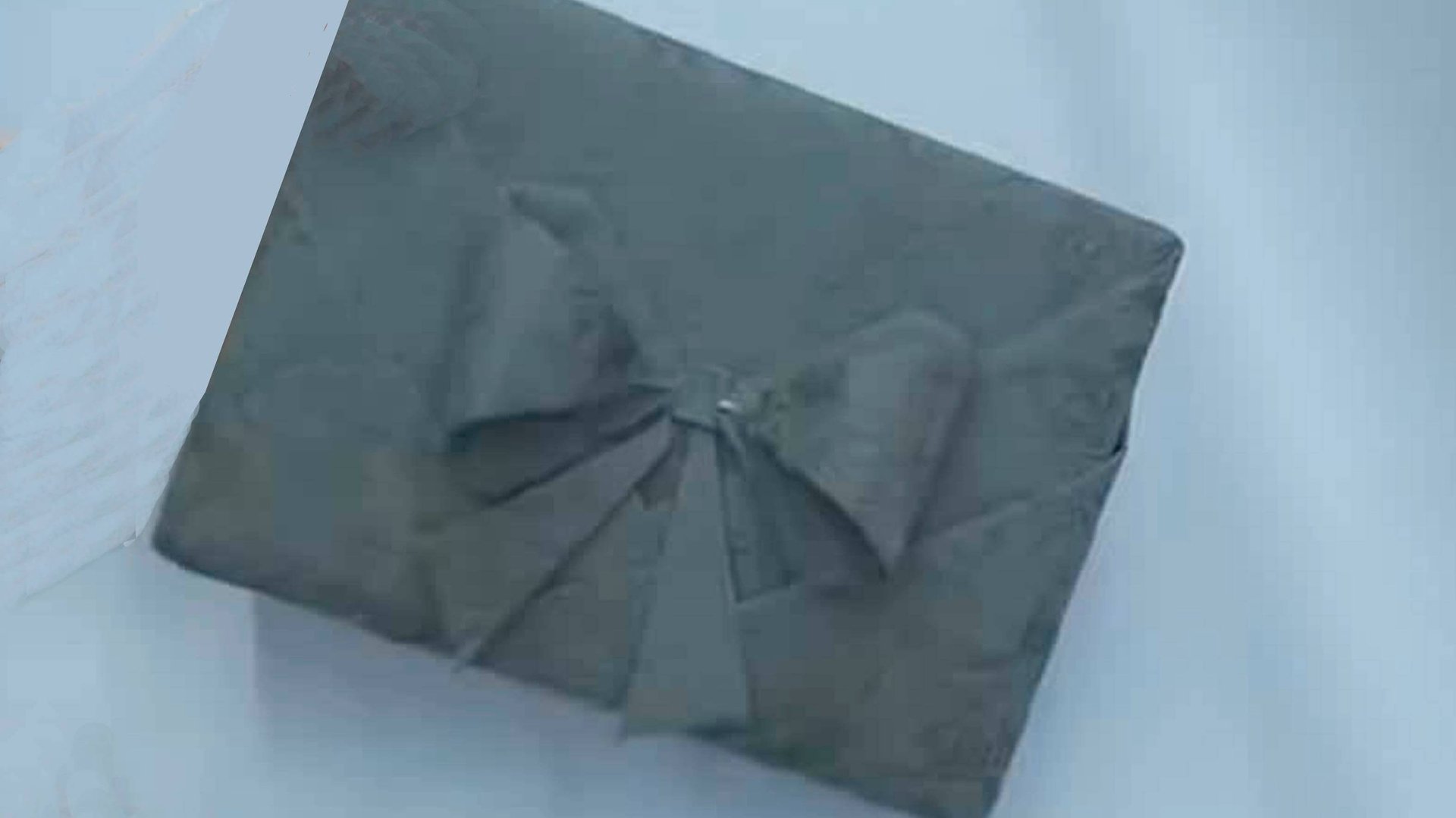 Подарочный пакет из бумаги