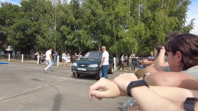 Силачи тянут машину. День подсолнуха, Селиваниха