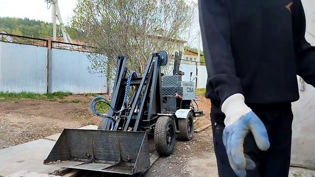 Минипогрузчик экскаватор. Бетонная плита