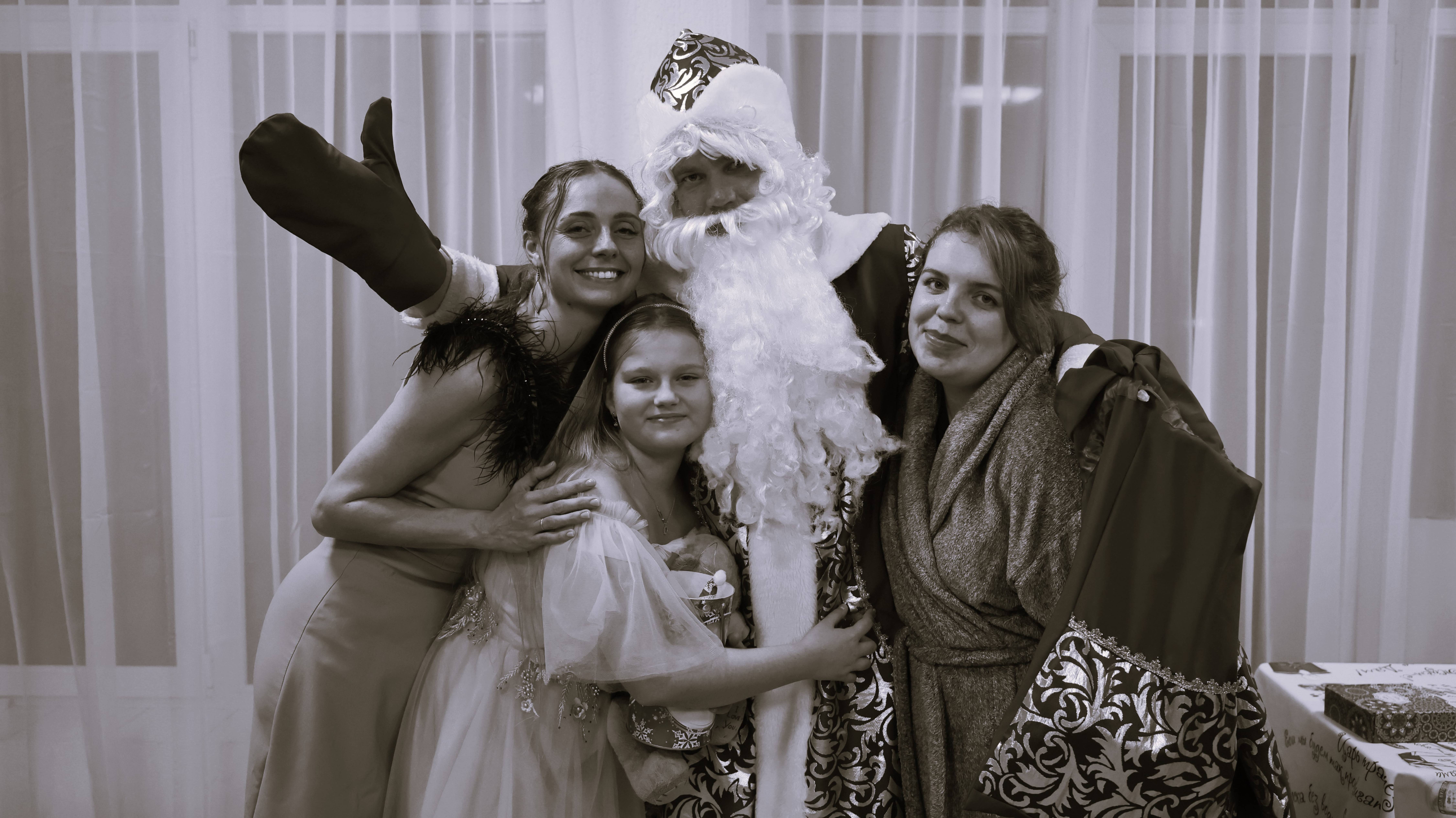 Немое кино  "Новый Год - это время дарить РАДОСТЬ!"
"САМ Источник"