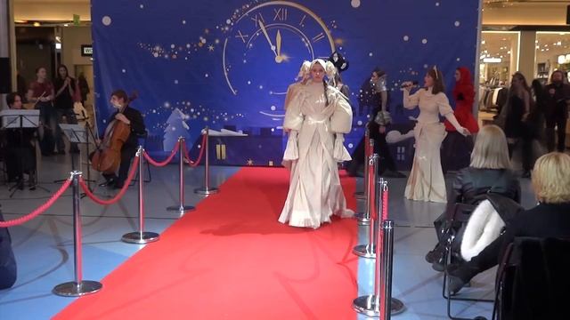 "Сказочный показ" в ТРК "Питер Радуга"